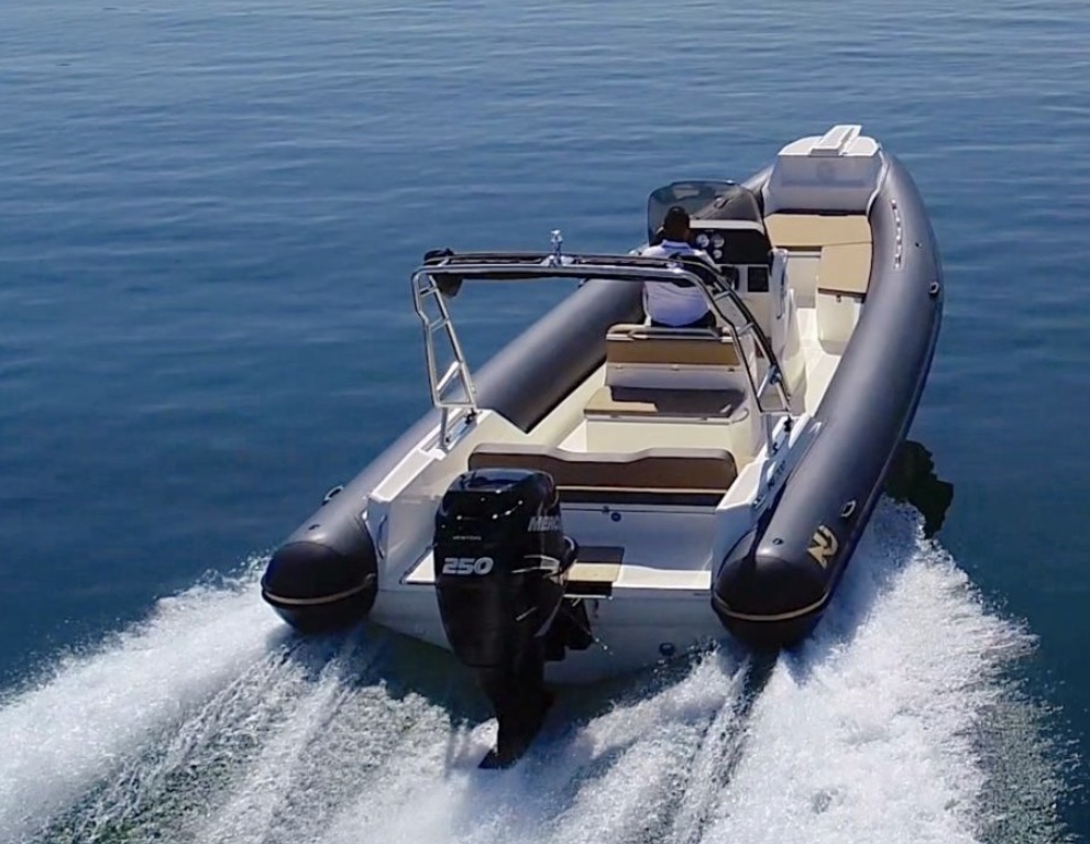 location-bateau-semi-rigide-nuova-jolly-NJ700-02 - Furious Nautisme